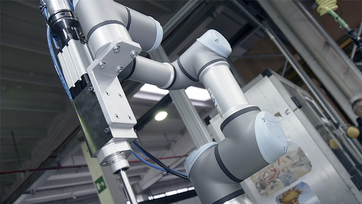 Robots work alongside people to eliminate wastage