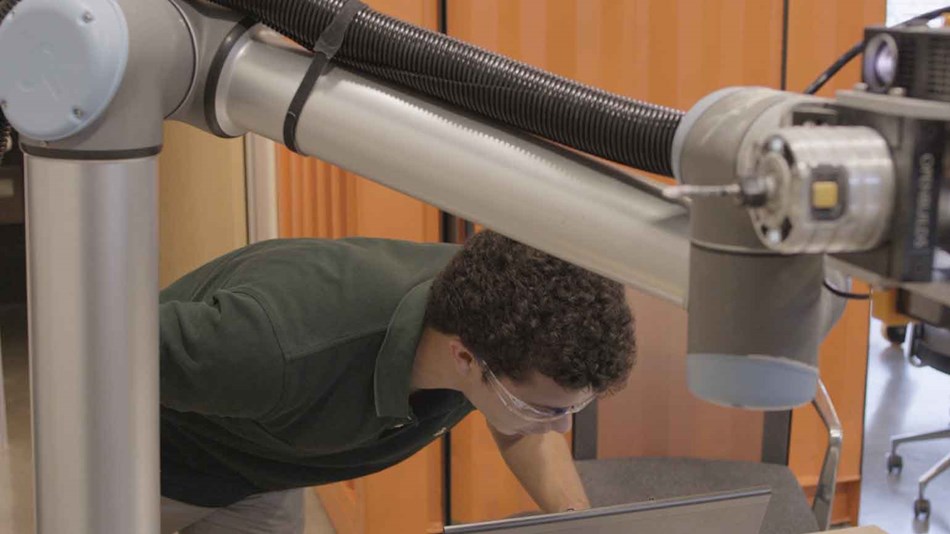 Drawing | UR5 and UR10 at Autodesk | Cobot Case Stories Drawing | UR5 and UR10 at Autodesk | Cobot Case Stories