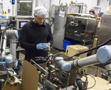 Scopri l'efficienza dei cobot per il packaging nel food