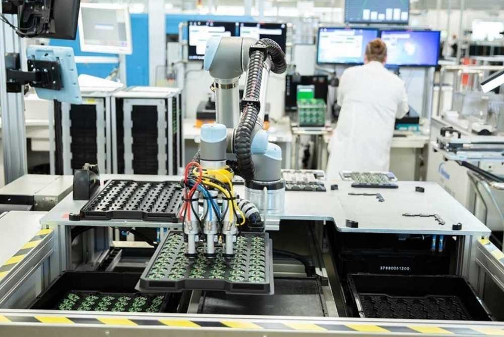 Scopri le 5 applicazioni dei cobot più diffuse