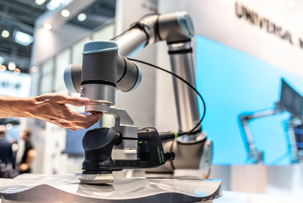 Universal Robots et les salons : une longue et belle histoire, sous le ...